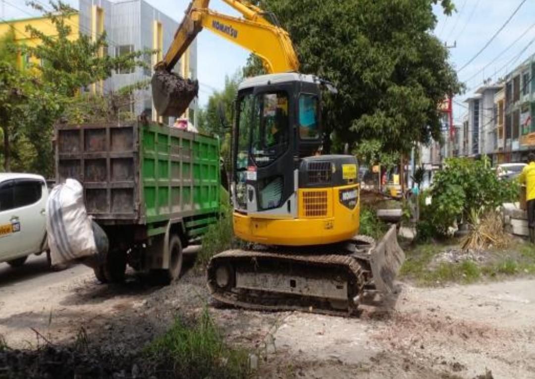 Drainase di Jalan Riau Dikeruk, PUPR Fokus Tuntaskan Banjir - Pekanbaru ... Drainase di Jalan Riau Dikeruk, PUPR Fokus Tuntaskan Banjir - Pekanbaru ...