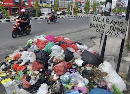 DLHK Tangkap Ratusan Warga Buang Sampah Sembarangan - Pekanbaru.go.id